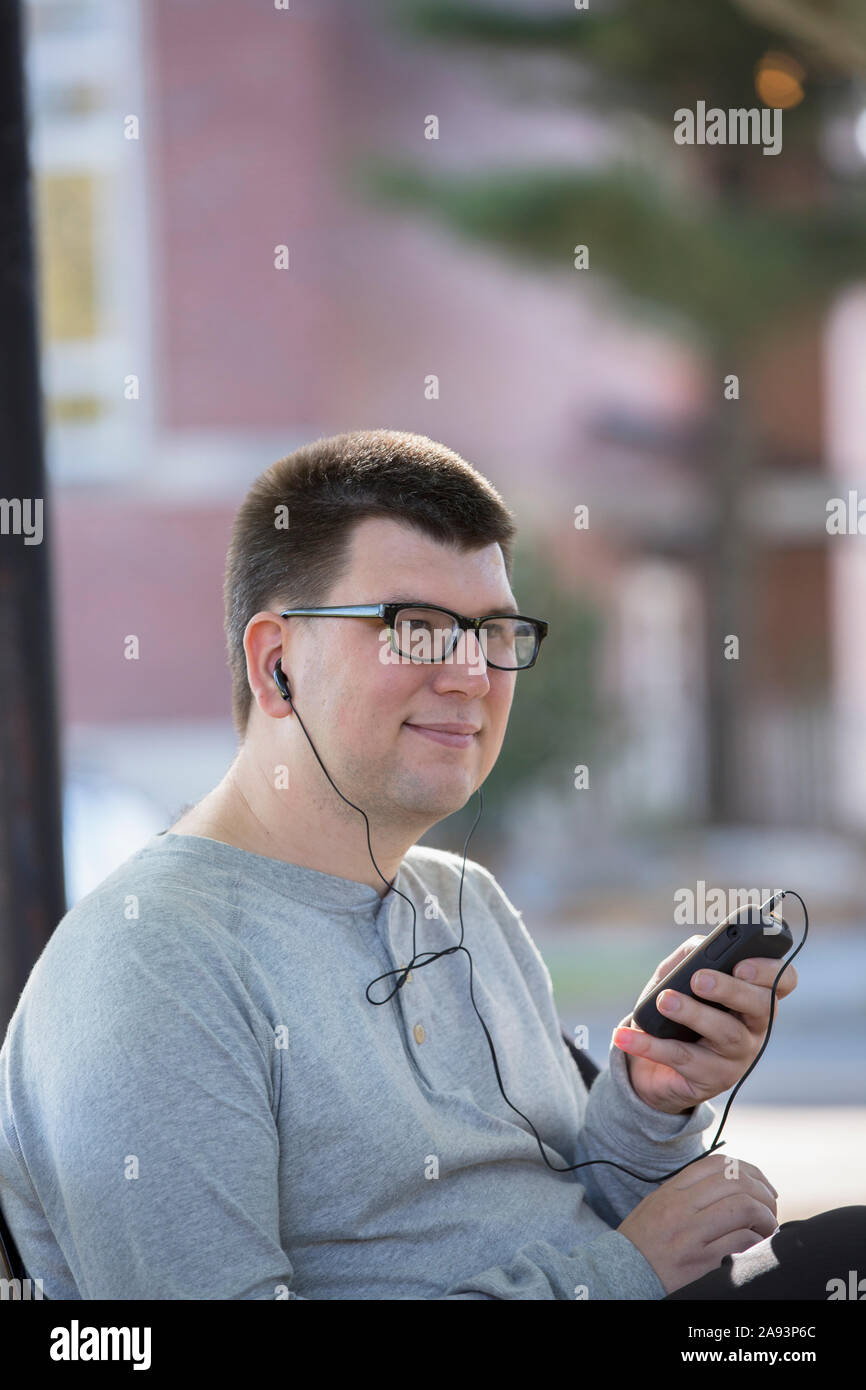 Blind person phone communicate hi-res stock photography and images - Alamy