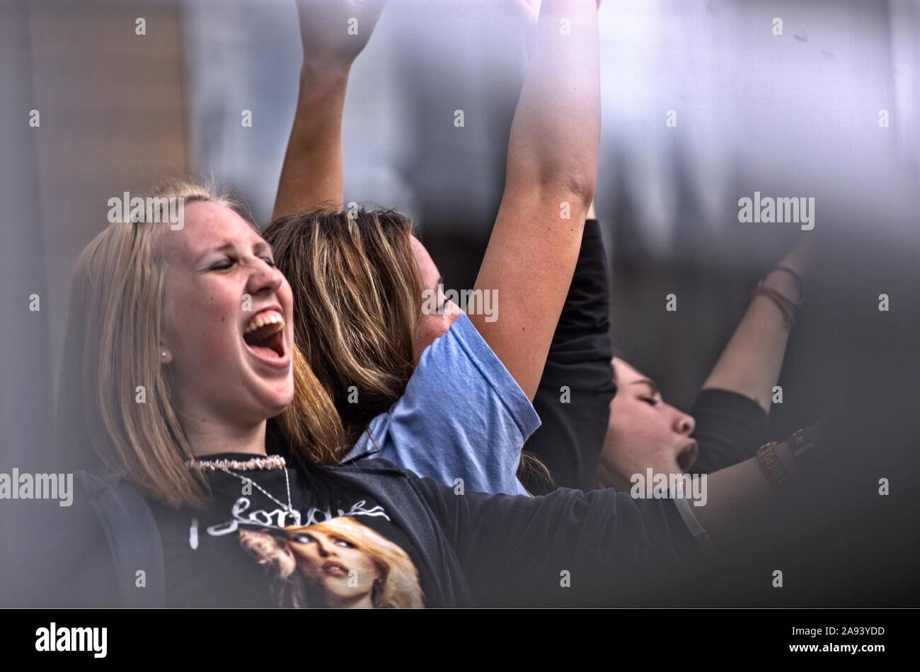 Girls scream concert hi-res stock photography and images - Alamy