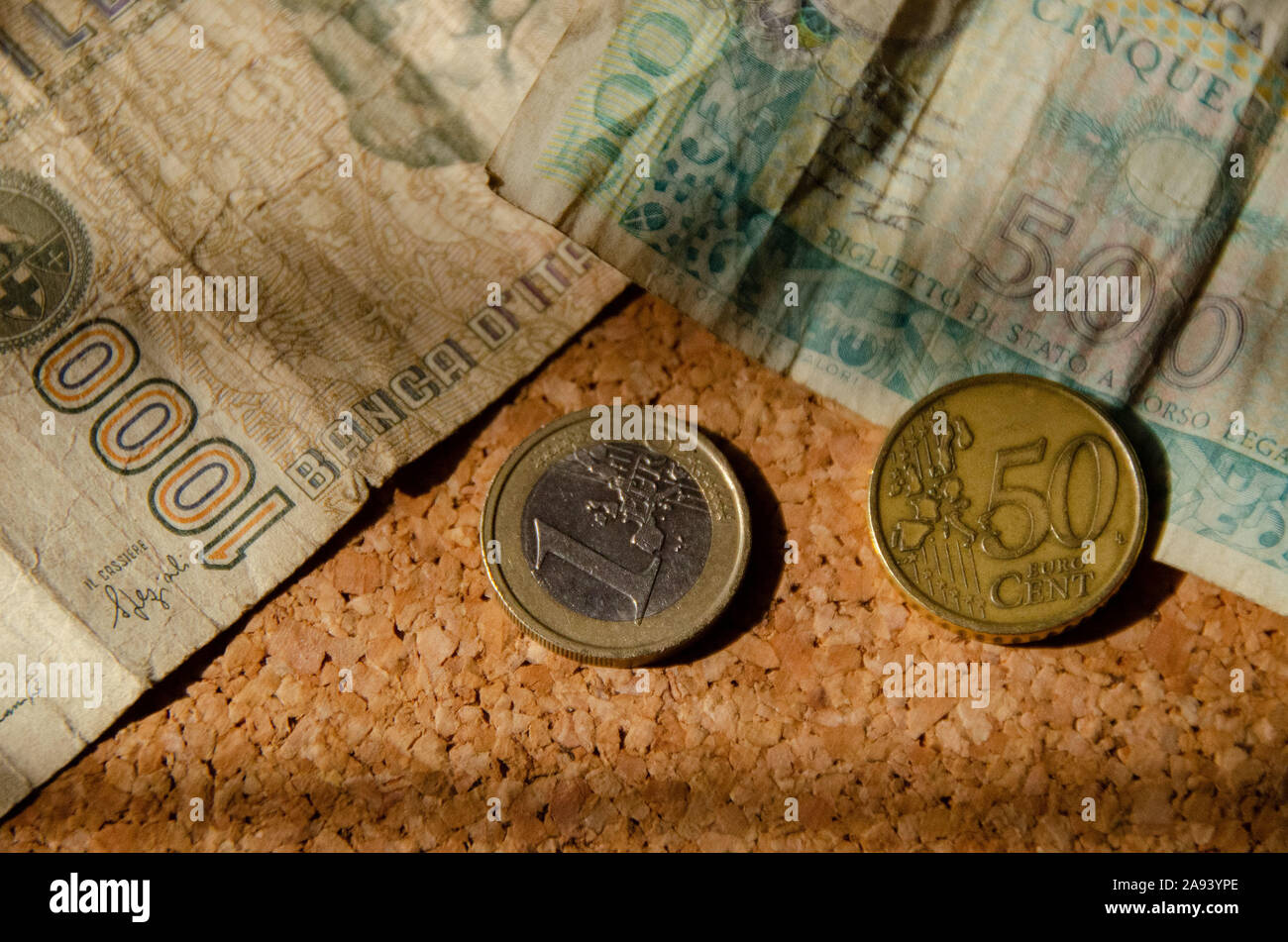 Banknote of italy hi-res stock photography and images - Alamy