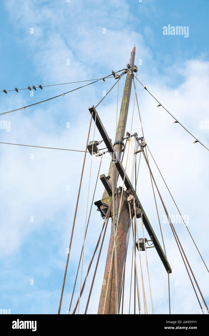 Ships Mast High Resolution Stock Photography and Images - Alamy
