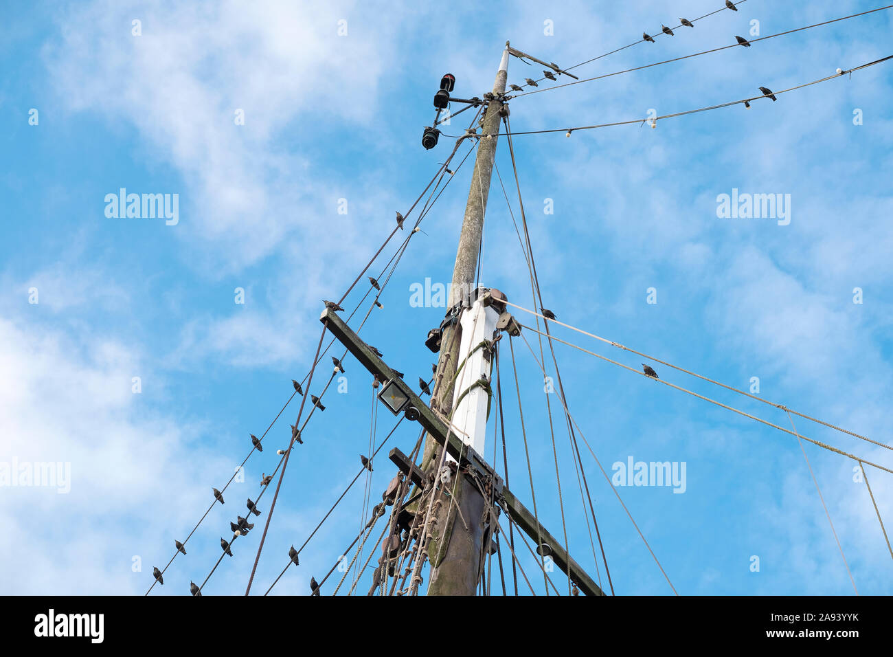 Ships main mast and rigging Stock Photo - Alamy