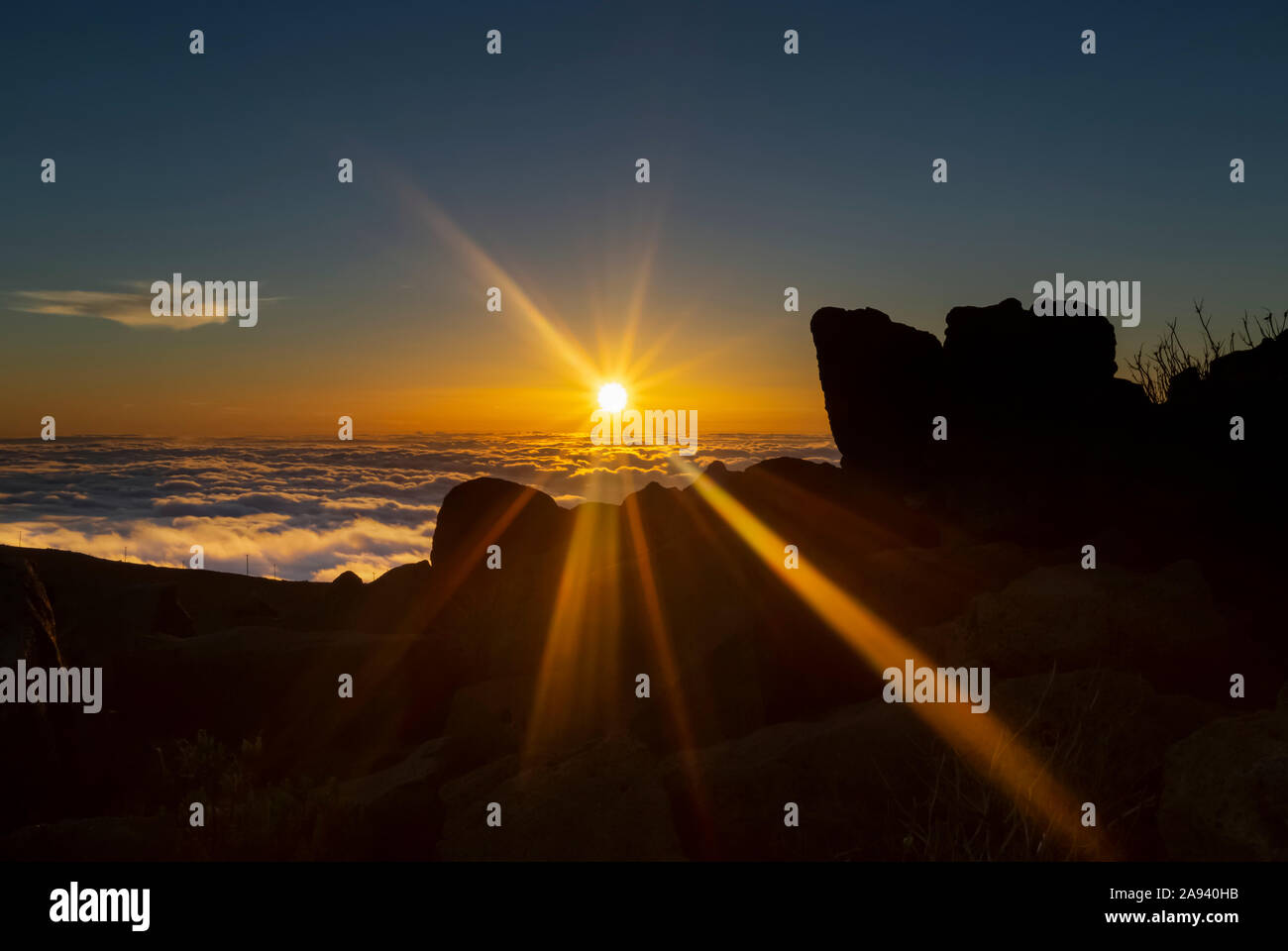 Golden sun rays hi-res stock photography and images - Alamy