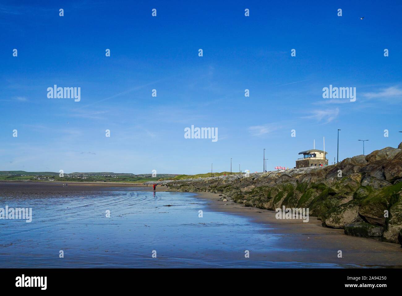 Lahinch beach hi-res stock photography and images - Alamy