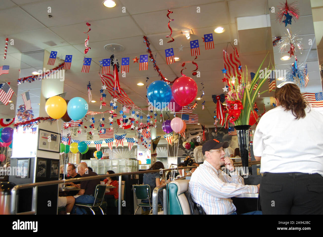 Family eating restaurant balloons hi-res stock photography and images ...