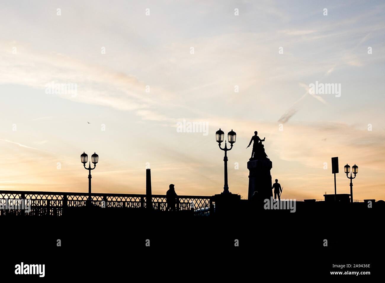 Bridge over river shannon limerick hi-res stock photography and images ...