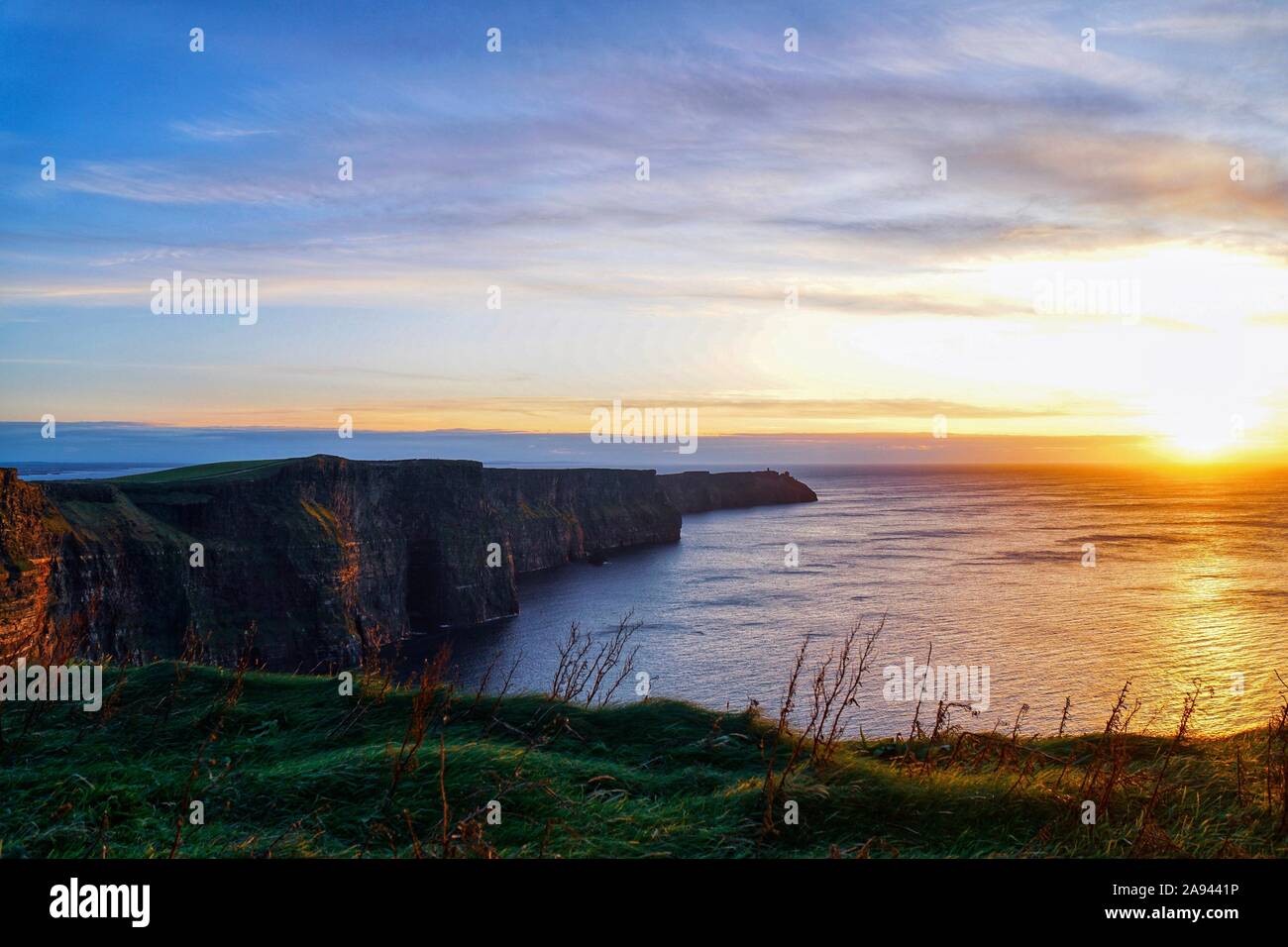 Cliffs of moher fort hi-res stock photography and images - Alamy