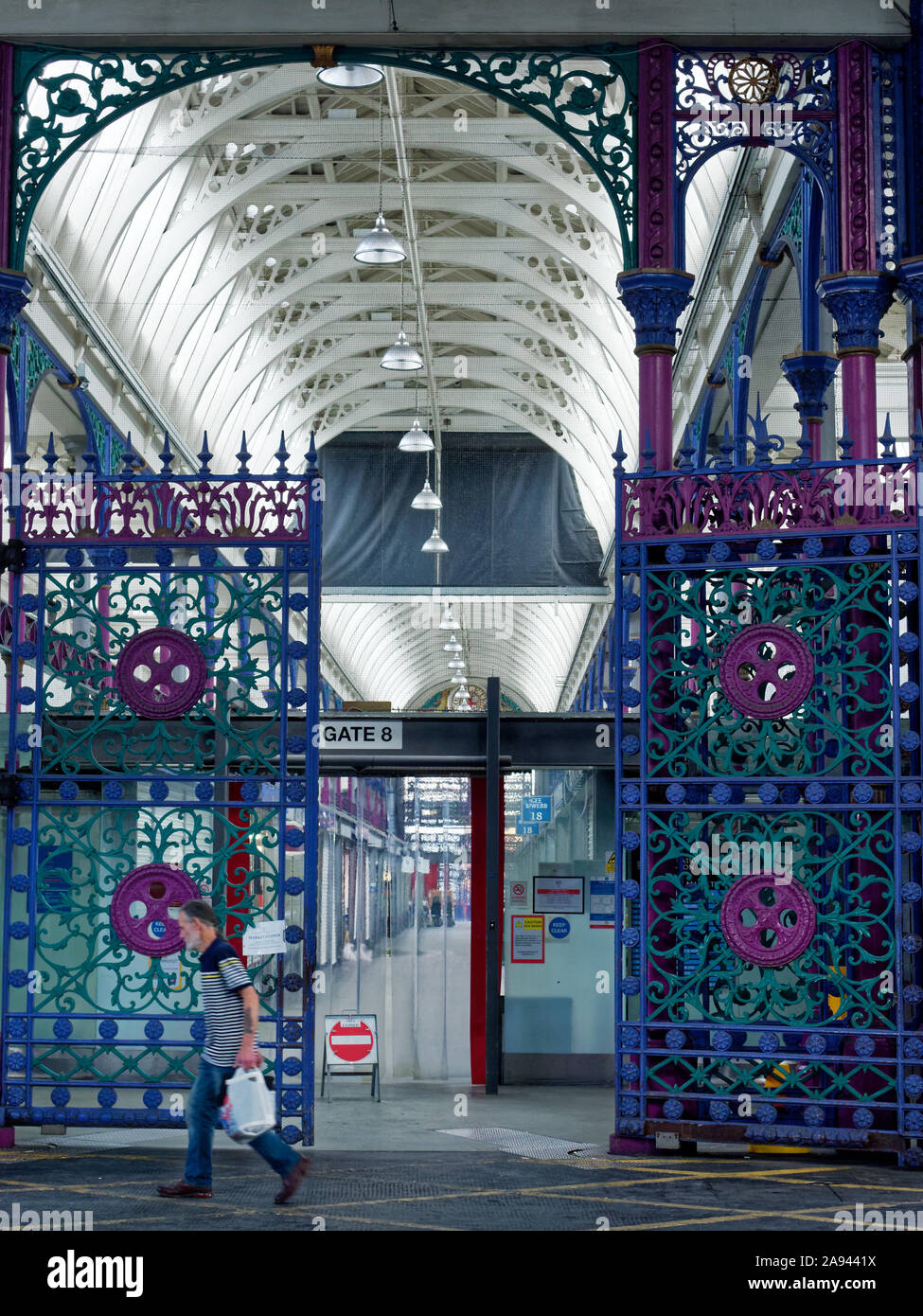 Gate market hi-res stock photography and images - Alamy