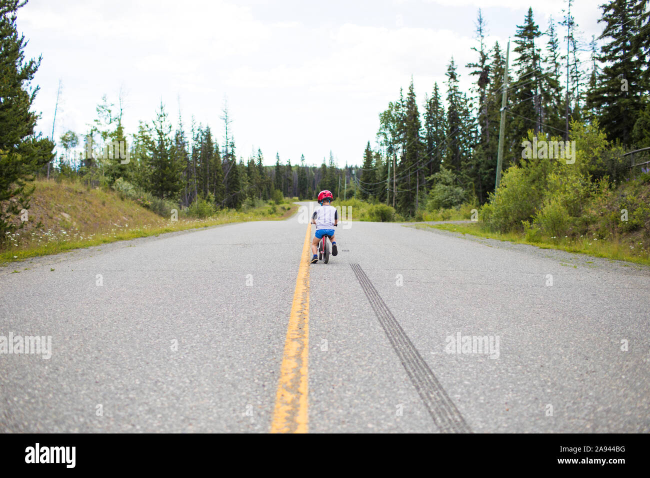 Back view boy on bicycle hi-res stock photography and images - Alamy