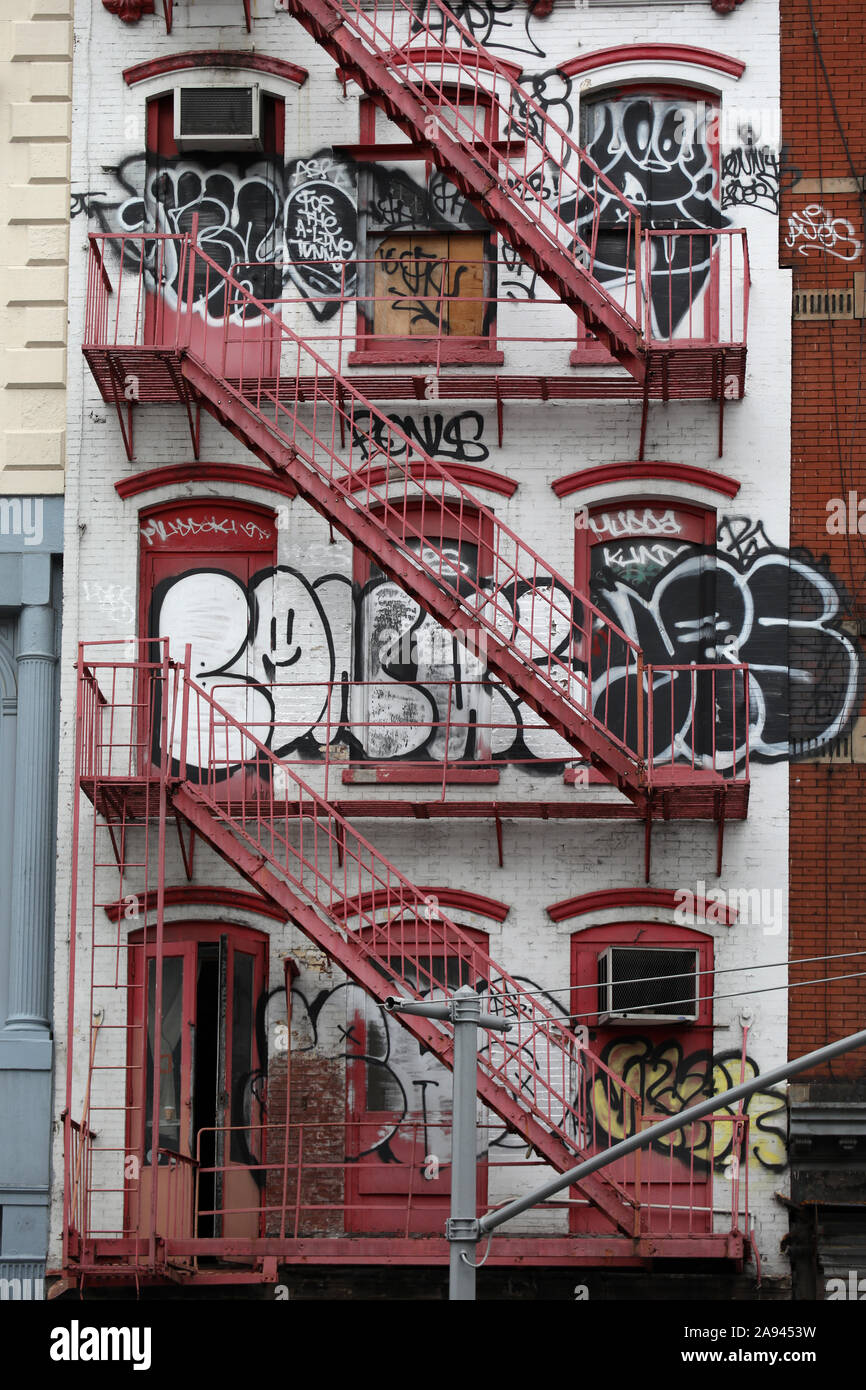 Fire escape graffiti hi-res stock photography and images - Alamy Fire escape graffiti hi-res stock photography and images - Alamy