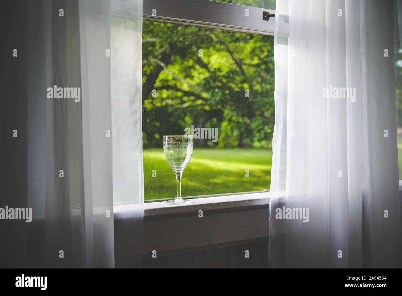 Windowsill hi-res stock photography and images - Alamy