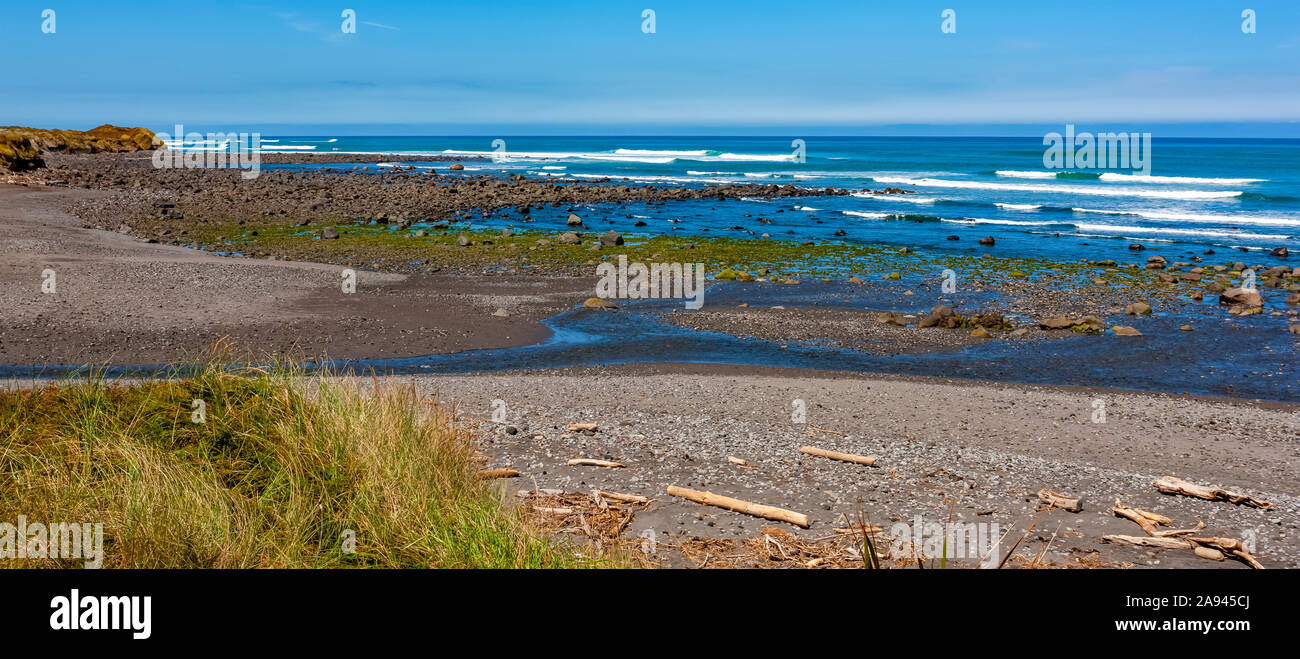 Views of the South Pacific Ocean from the coast of New Zealand; South ...