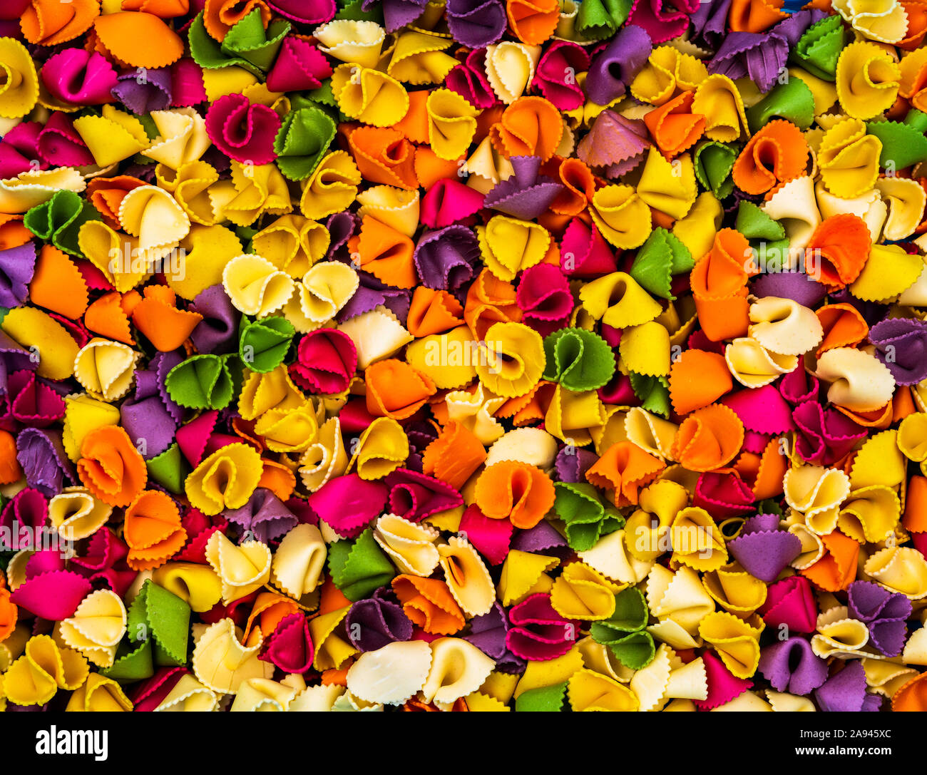 Texture farfalle pasta hi-res stock photography and images - Alamy