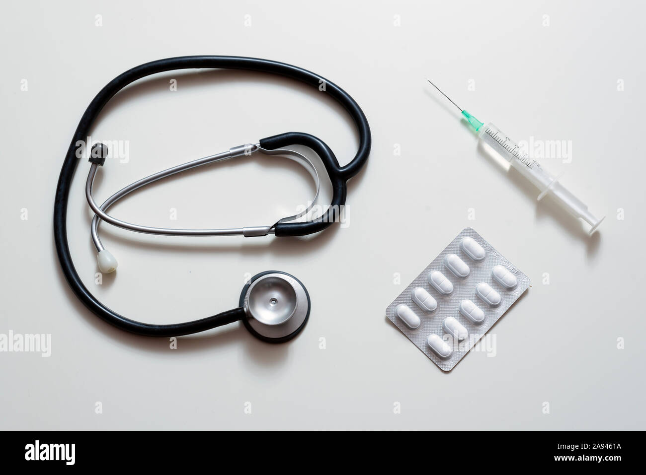 Stethoscope next to a syringe with needle and a blister of pills Stock ...