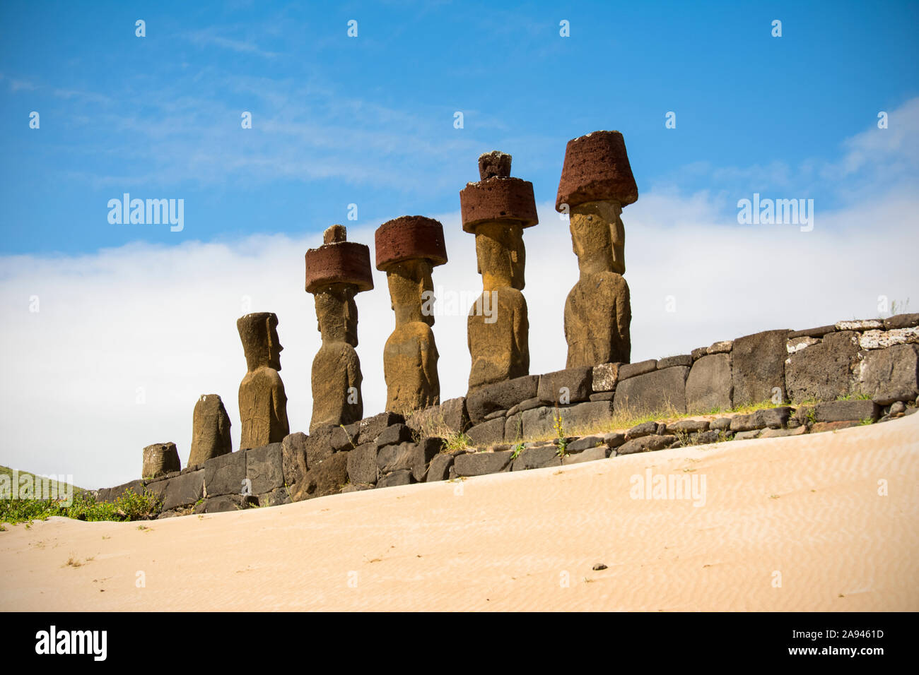 Row of moai hi-res stock photography and images - Alamy