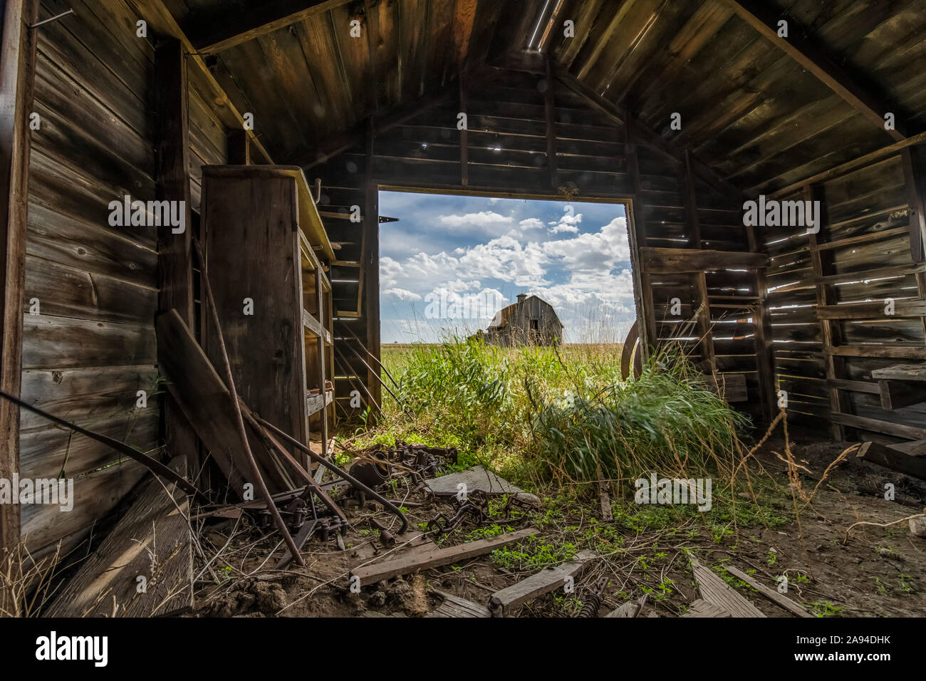 Abandoned barn saskatchewan hi-res stock photography and images - Alamy
