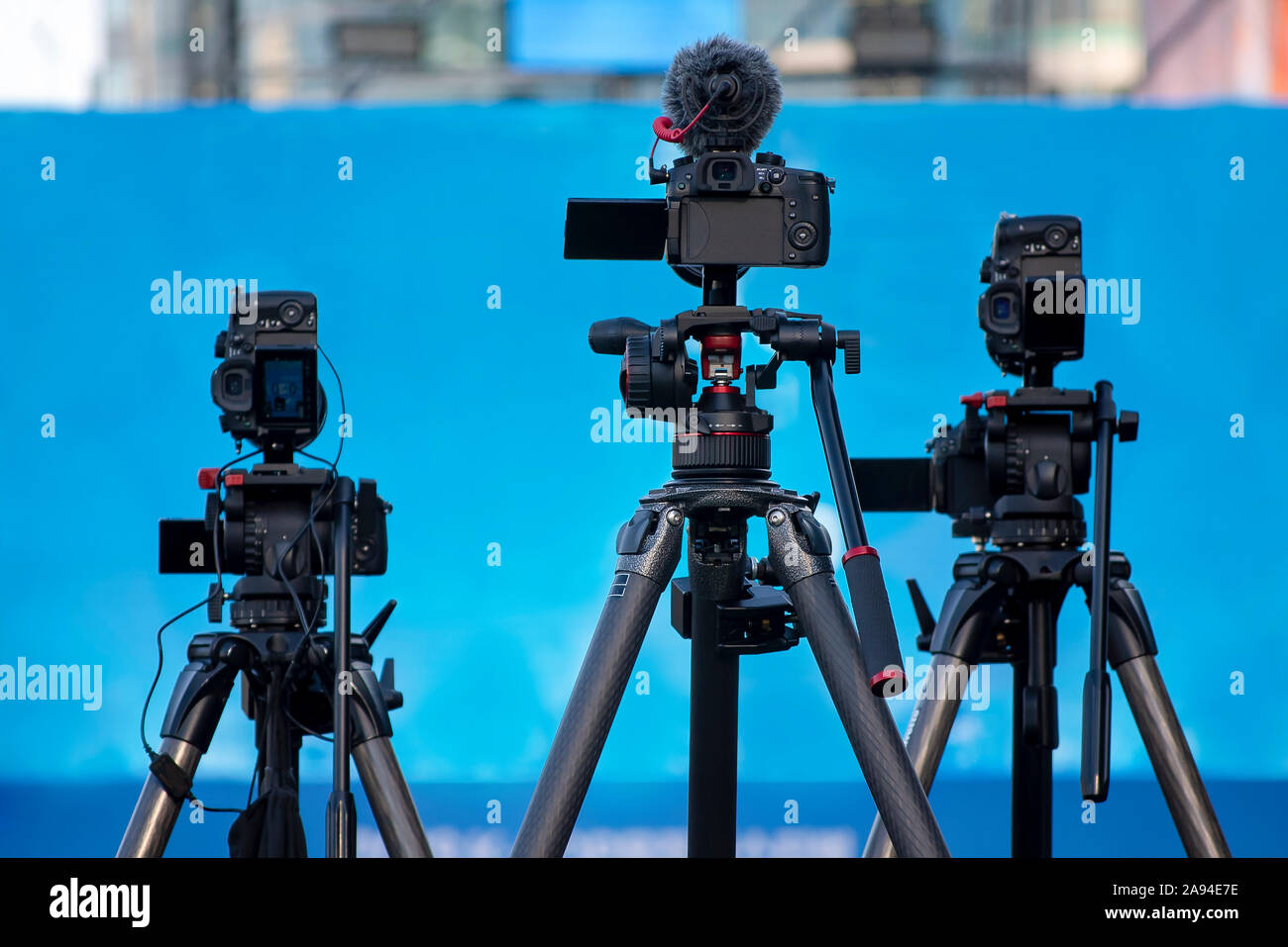 Tv broadcasts hi-res stock photography and images - Alamy