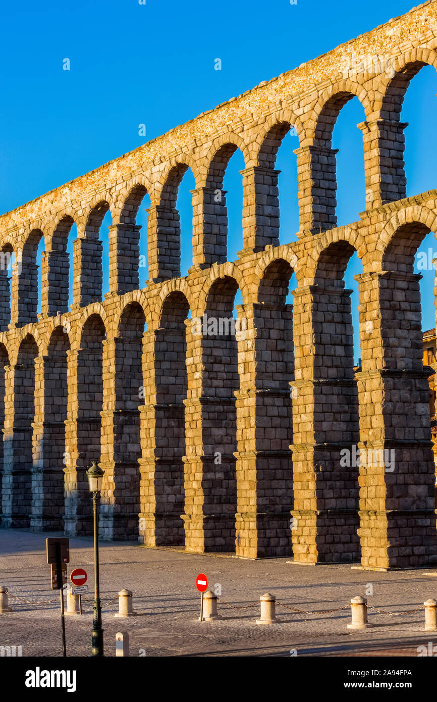 Aqueduct structure hi-res stock photography and images - Alamy