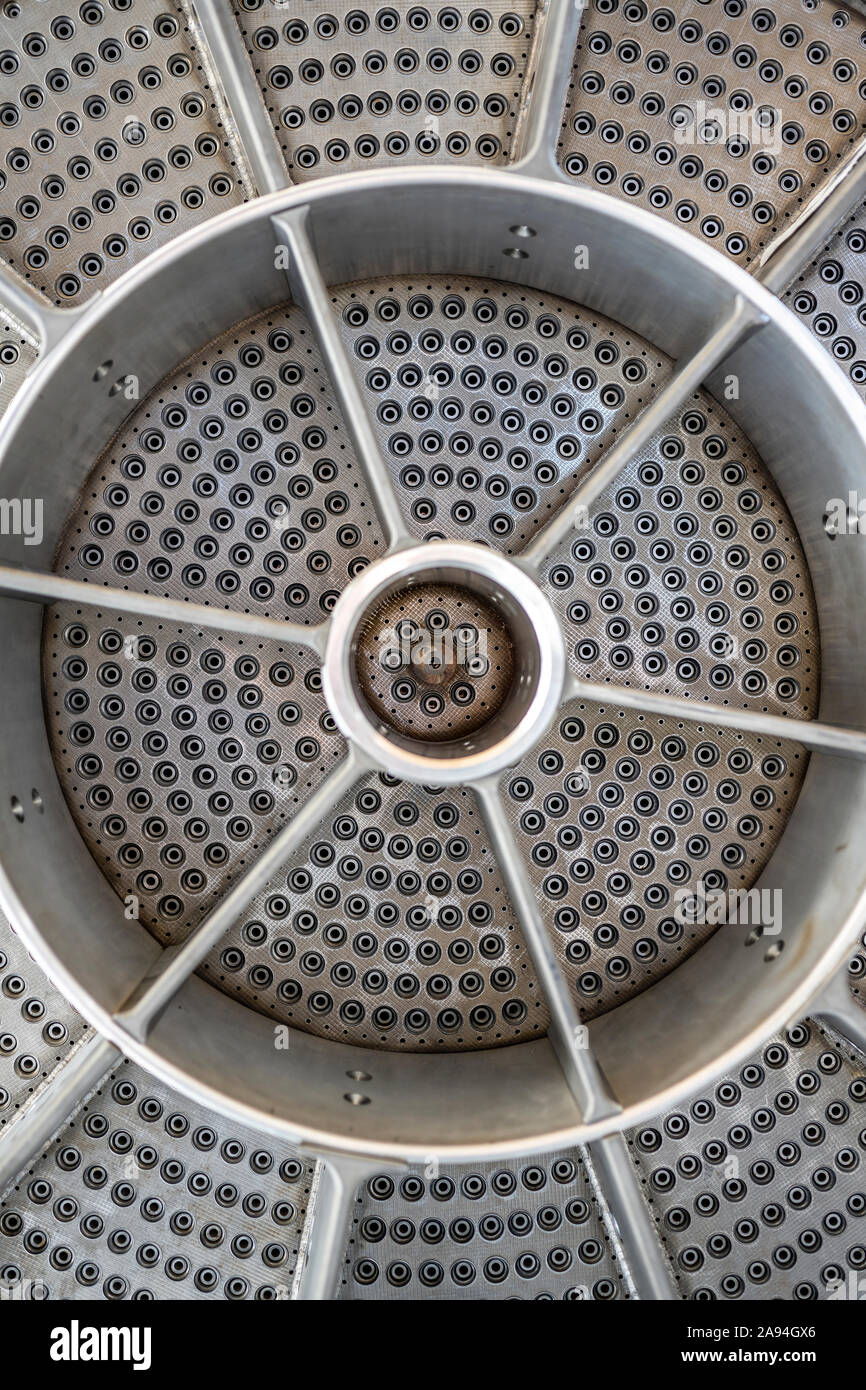 Industrial air accelerator with many small nozzles for injecting air ...