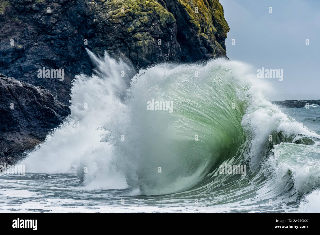 Crest of a wave hi-res stock photography and images - Alamy
