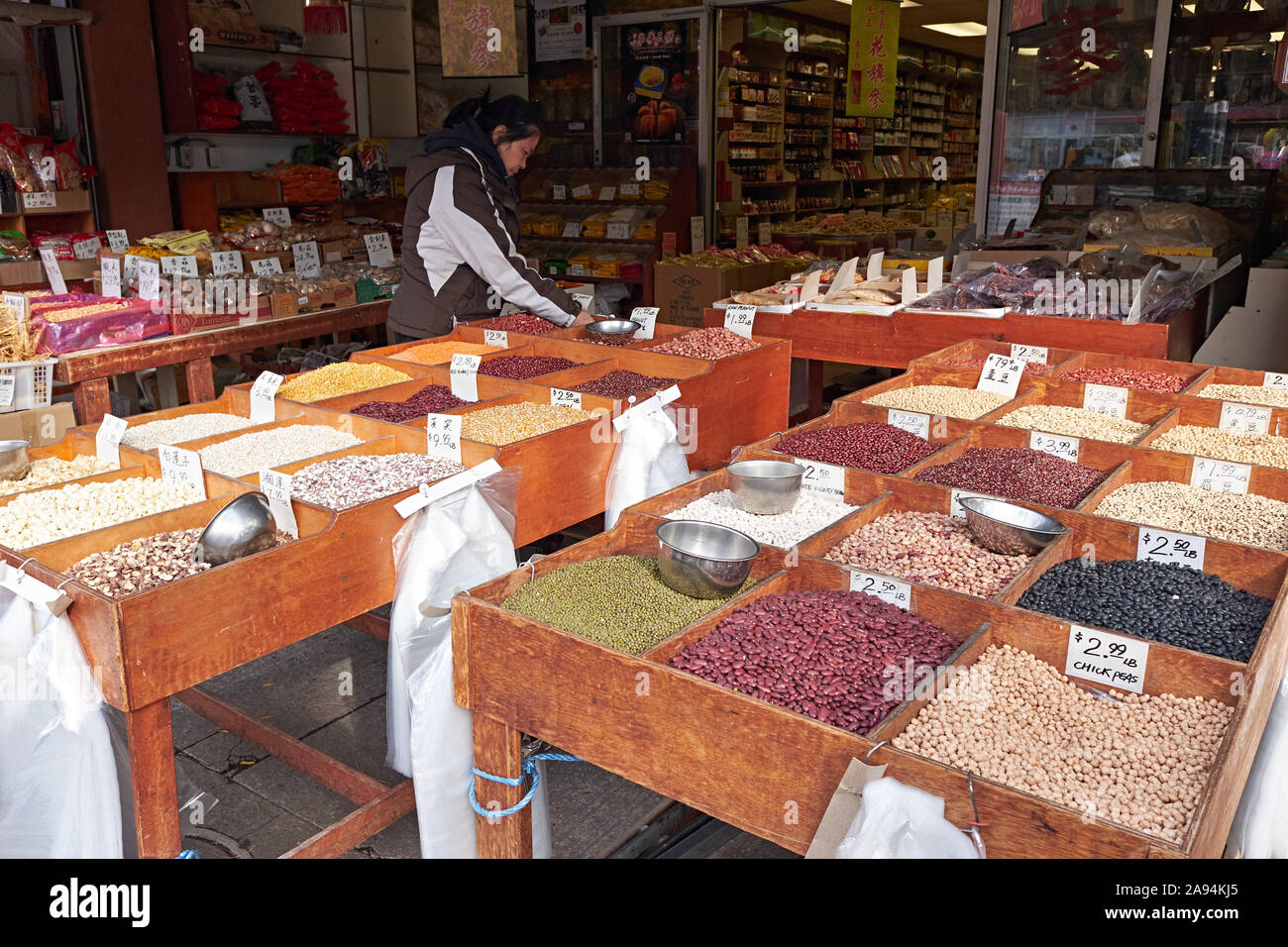 Chinese vegetable stand Stock Photo - Alamy
