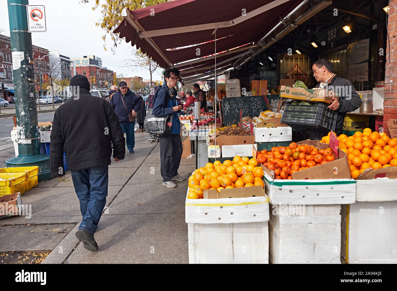 Chinese vegetable stand Stock Photo - Alamy