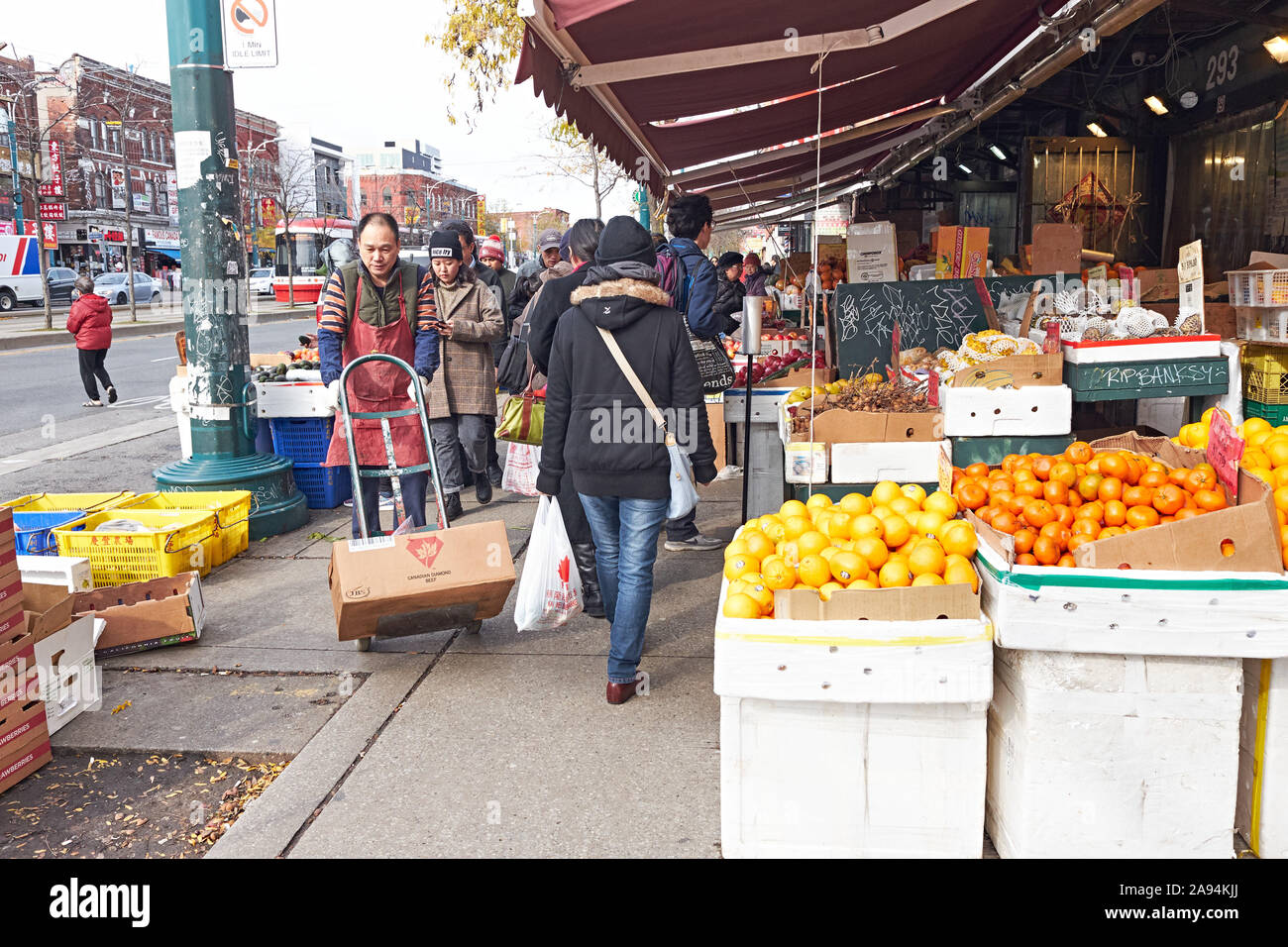Chinese vegetable stand Stock Photo - Alamy