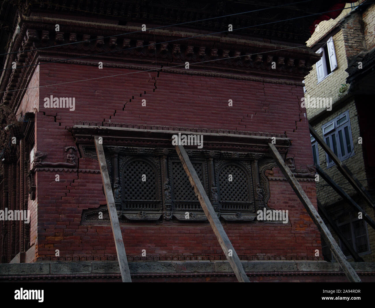 Earthquake braced wall hi-res stock photography and images - Alamy