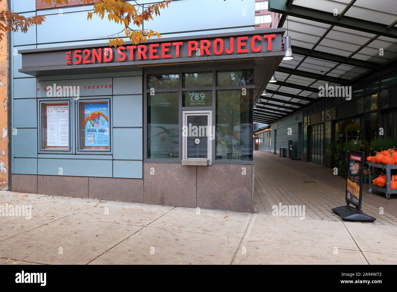 Five angels theater hi-res stock photography and images - Alamy