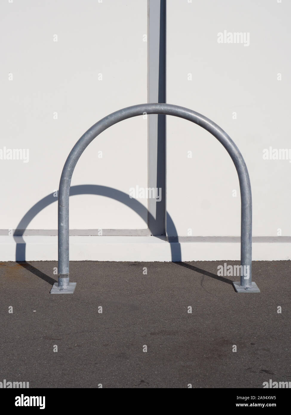 Stand against wall hi-res stock photography and images - Alamy