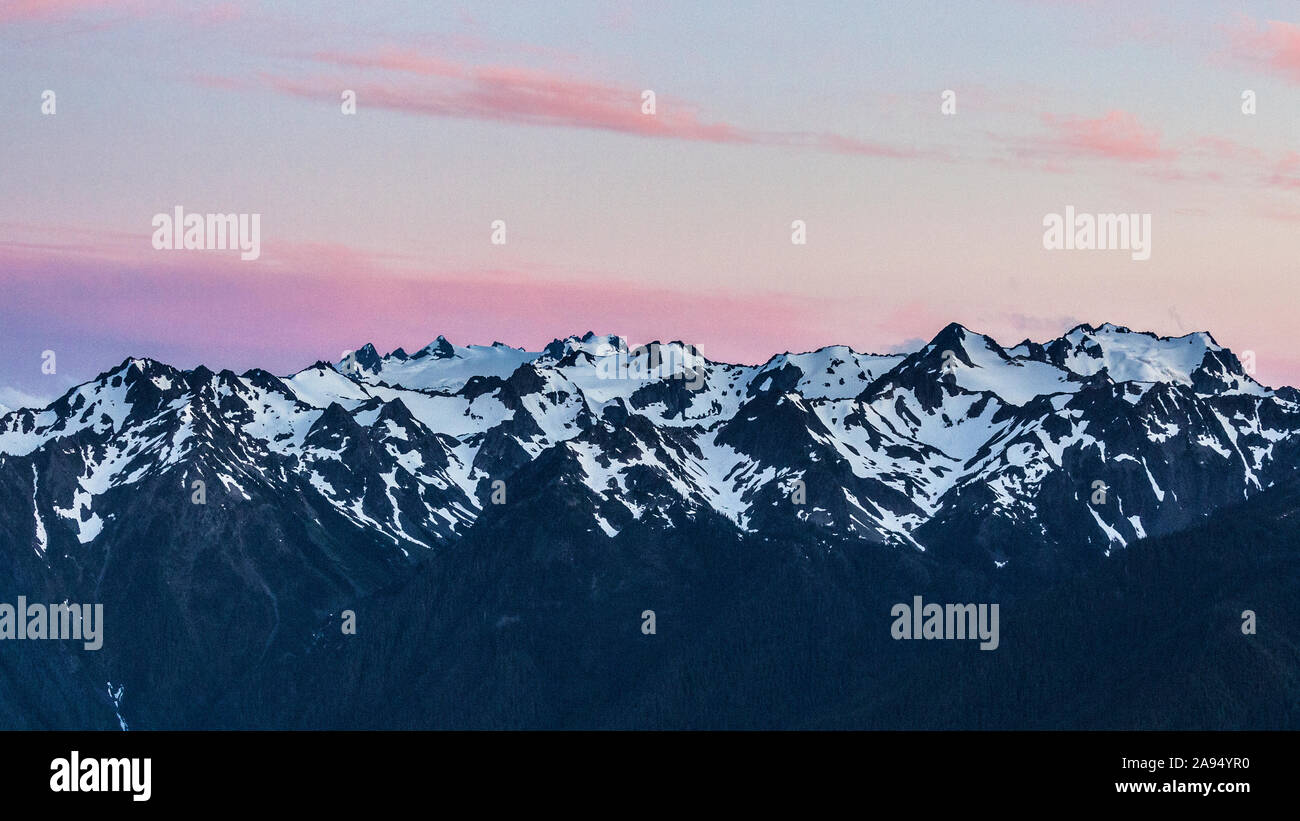 Landscape view of mountains during the sunset at Hurricane Ridge in ...
