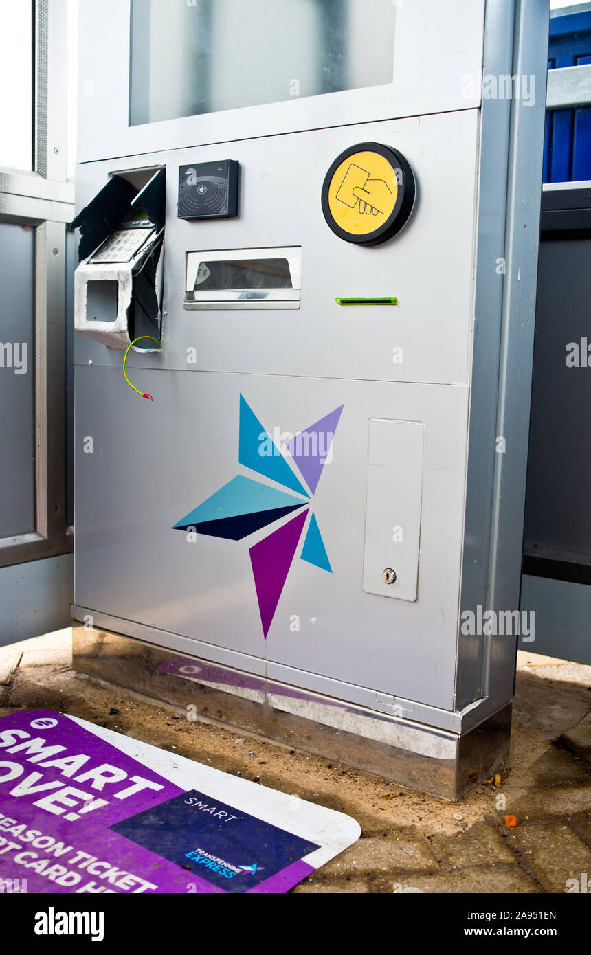 Vandalised ticket machine hi-res stock photography and images - Alamy