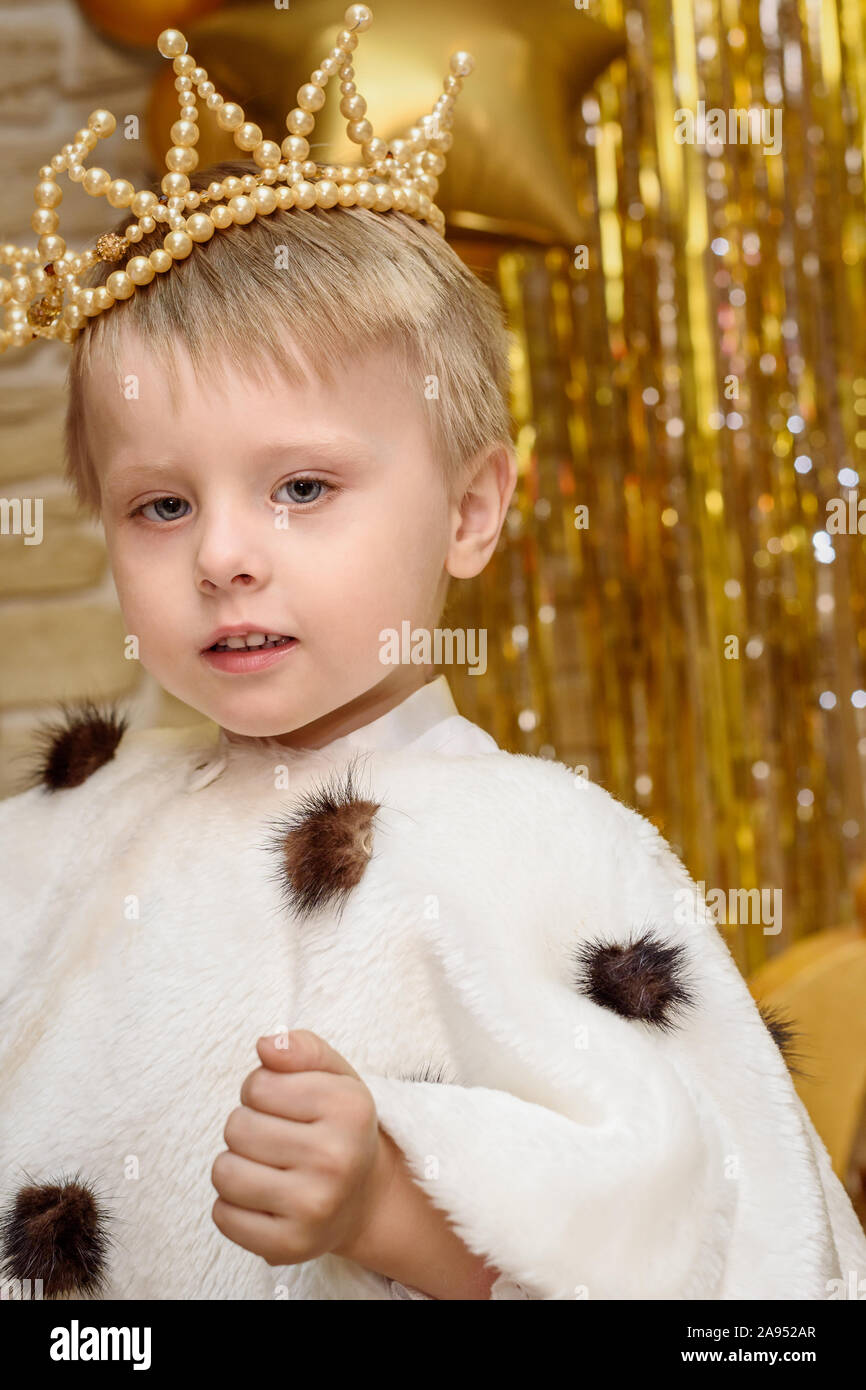 Little boy dressed as king with crown Stock Photo - Alamy