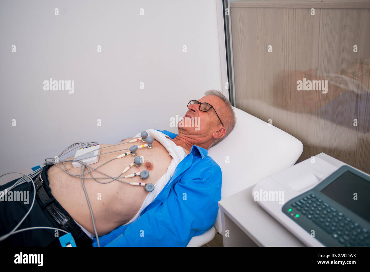 Female(doctor) nurse performs EKG test on an older man Stock Photo - Alamy