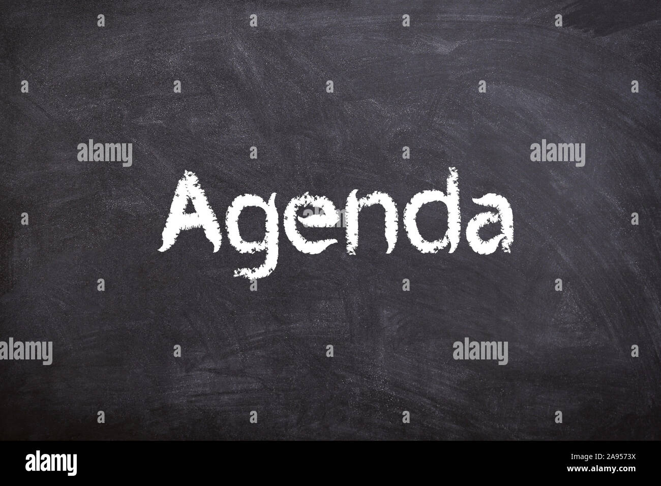 Agenda - Schrift/font- Kreide/chalk -Tafel/board Stock Photo - Alamy