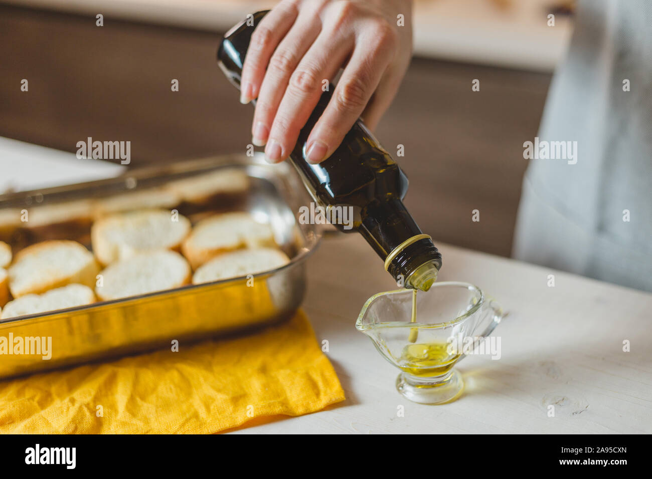 Closeup of hands pouring virgin olive or sunflower oil Stock Photo - Alamy