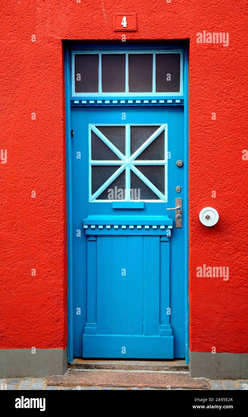 Colorful door hi-res stock photography and images - Alamy
