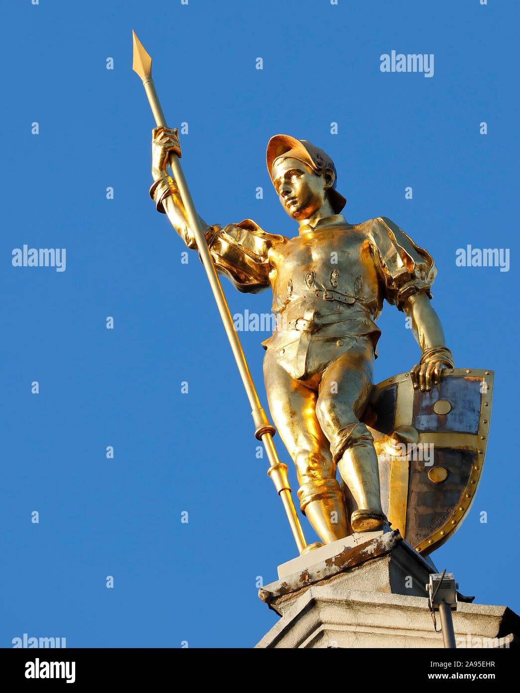Golden figure hi-res stock photography and images - Alamy