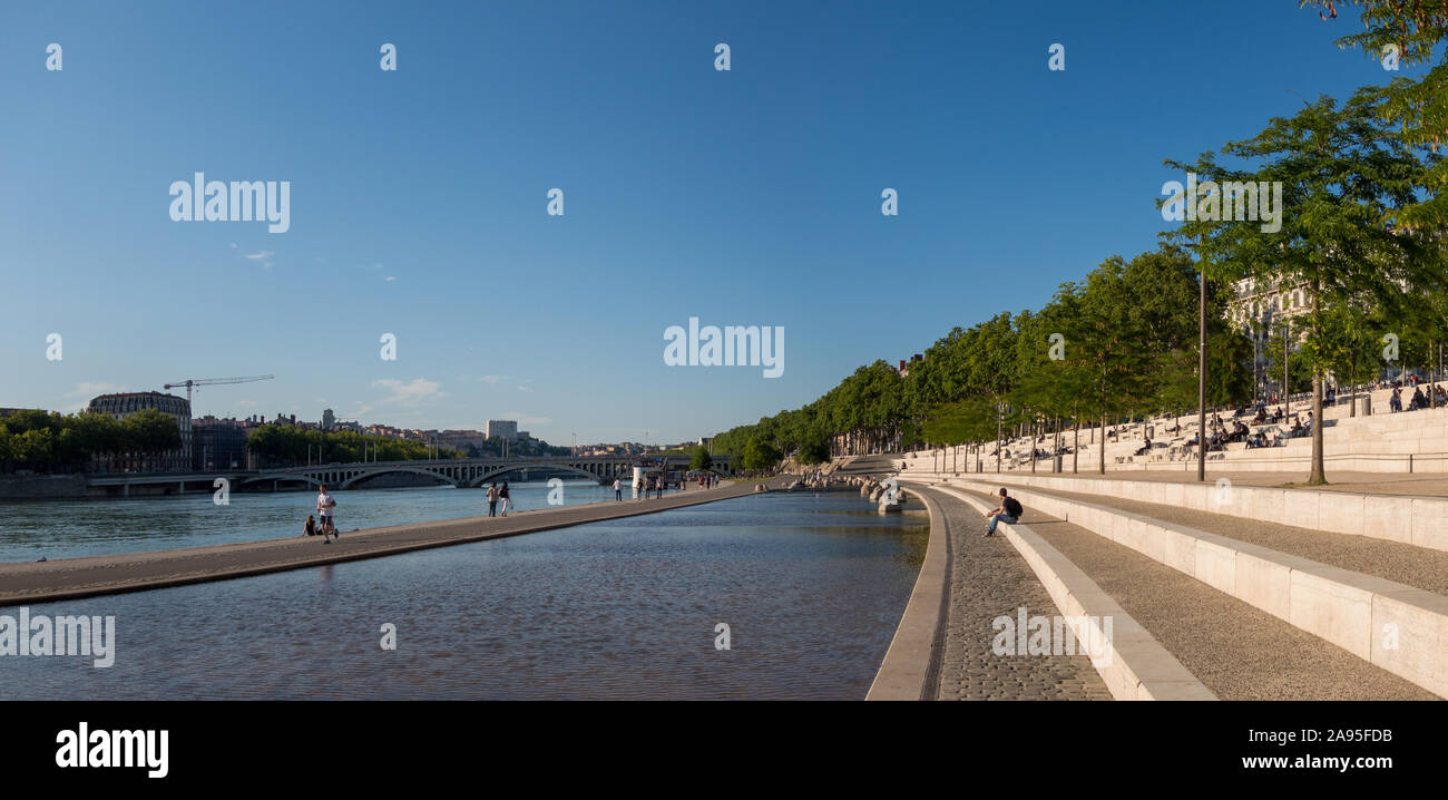 Walk riverbank hi-res stock photography and images - Alamy