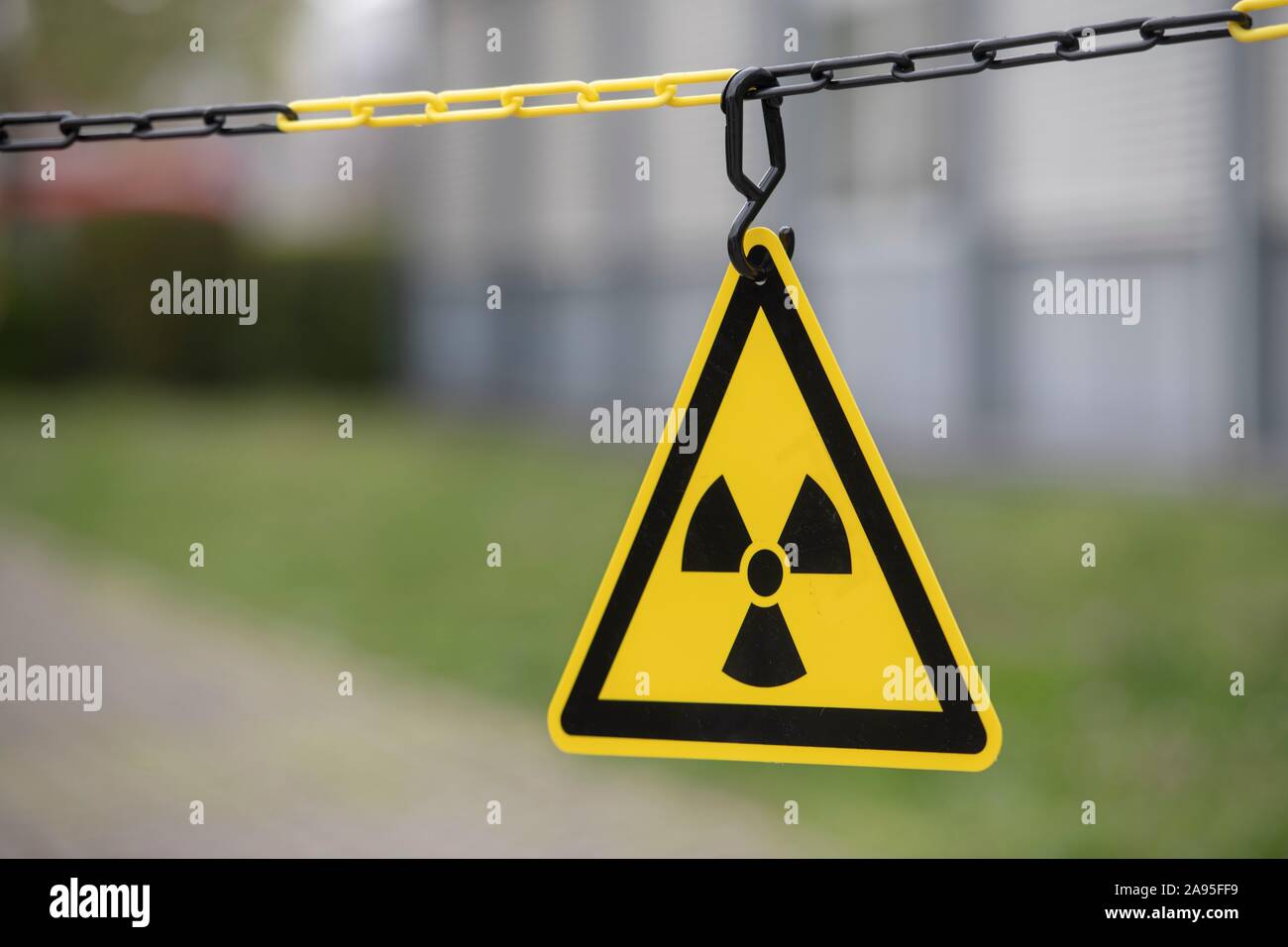 Radiation warning sign hi-res stock photography and images - Alamy
