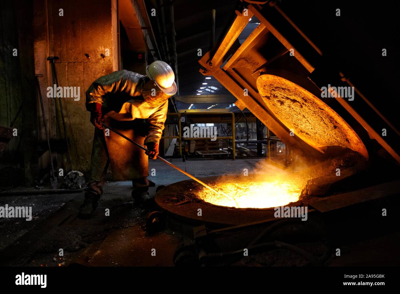Iron foundry hi-res stock photography and images - Alamy