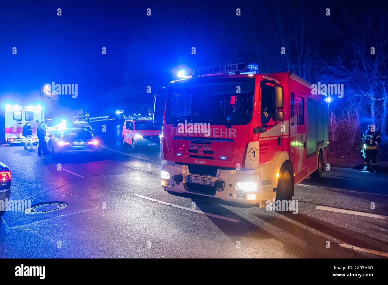 Fire engine closes the road in the event of a traffic accident ...