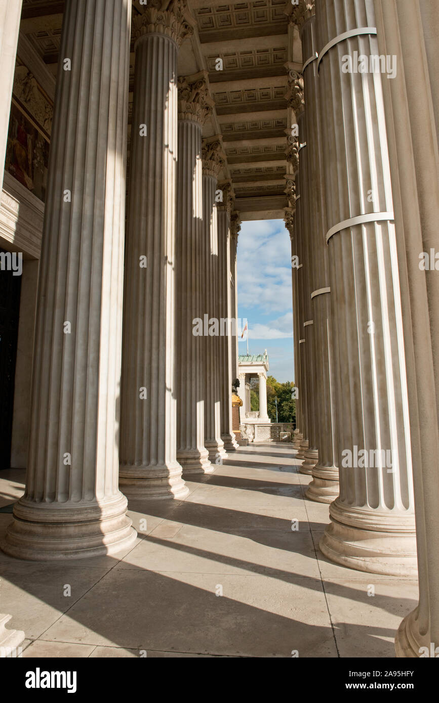 Austrian Parliament Building. Ringstraße, Innere Stadt, Vienna Stock ...