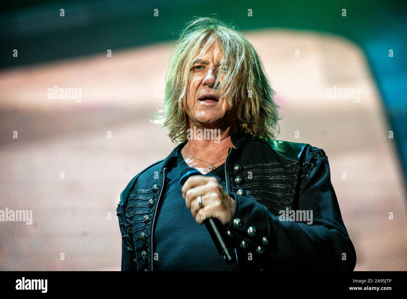 Joe elliot musician hi-res stock photography and images - Alamy