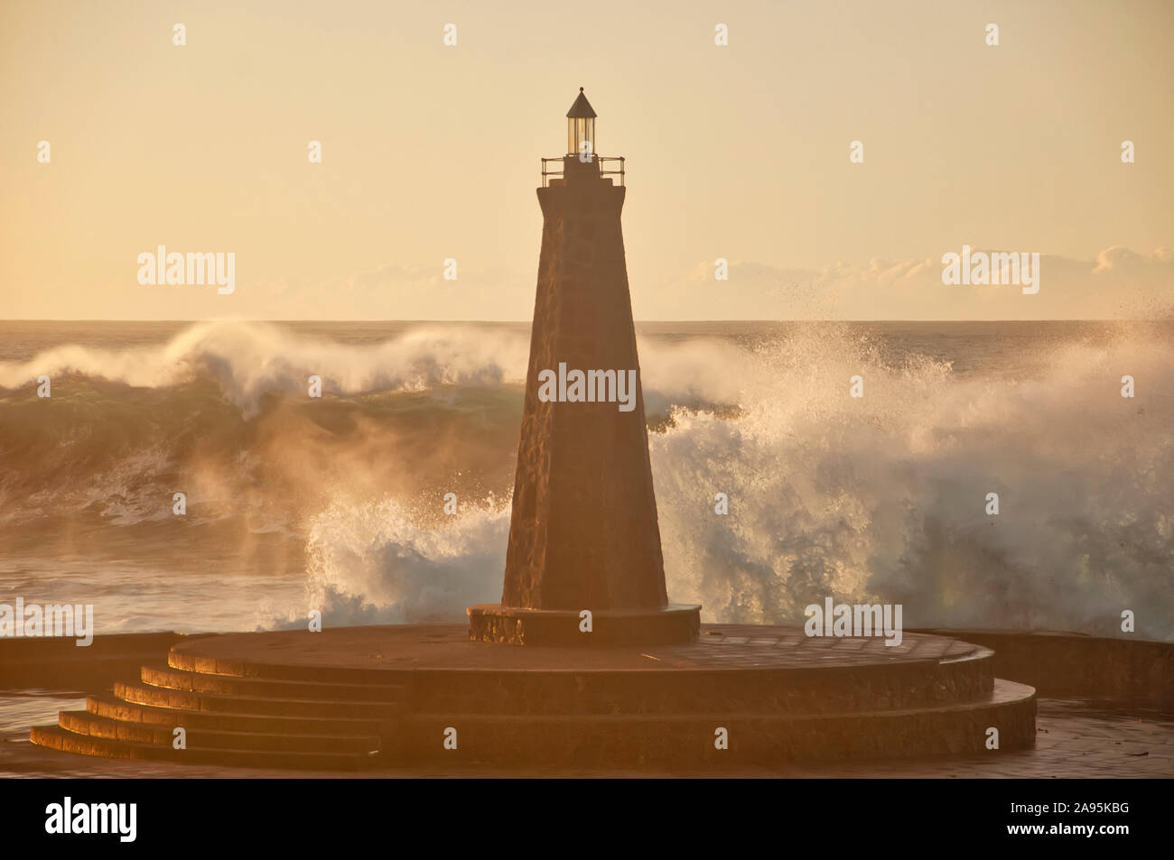 Lighthouse wave hi-res stock photography and images - Alamy