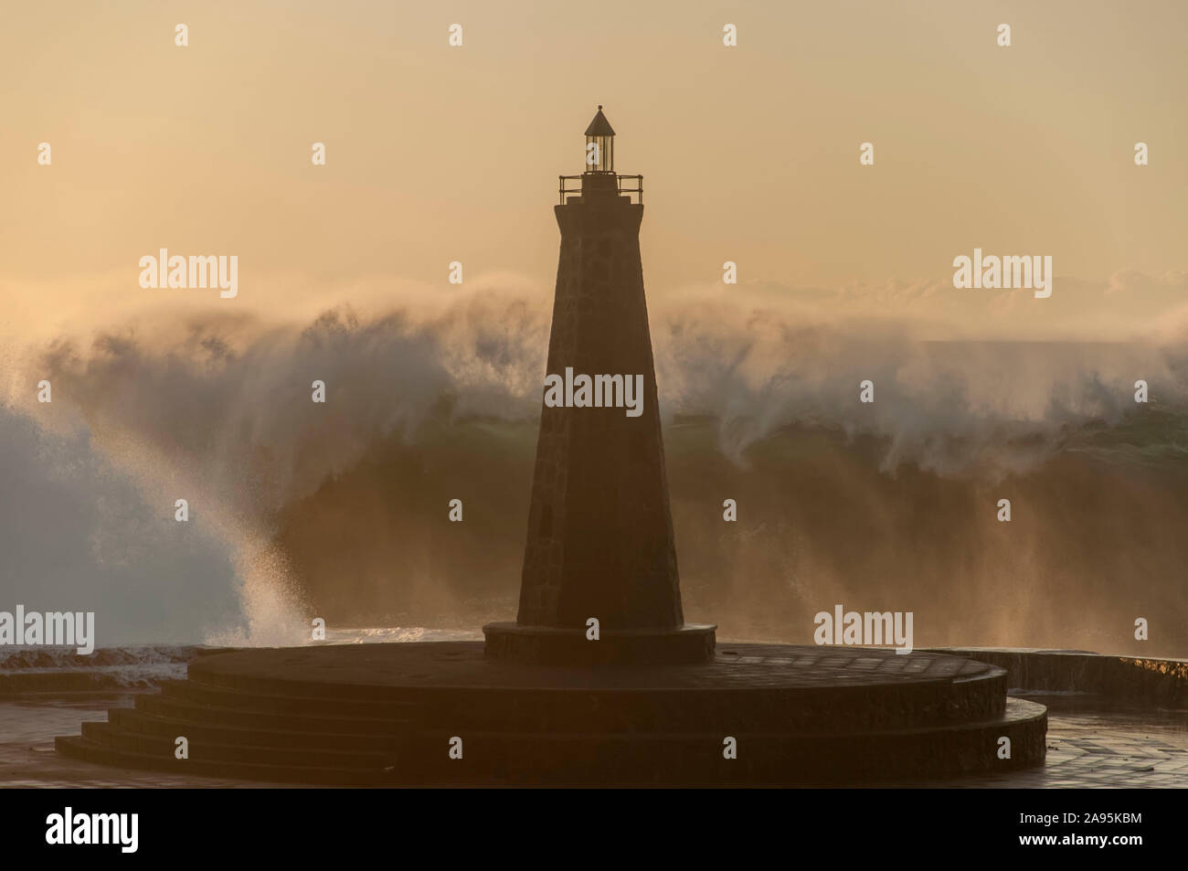 Lighthouse wave hi-res stock photography and images - Alamy