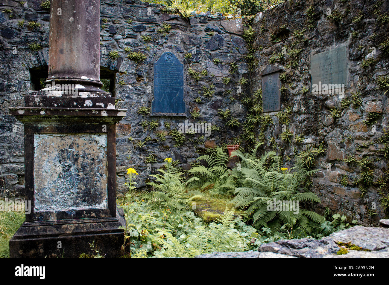 Medieval chapel ruins near Oban Stock Photo - Alamy