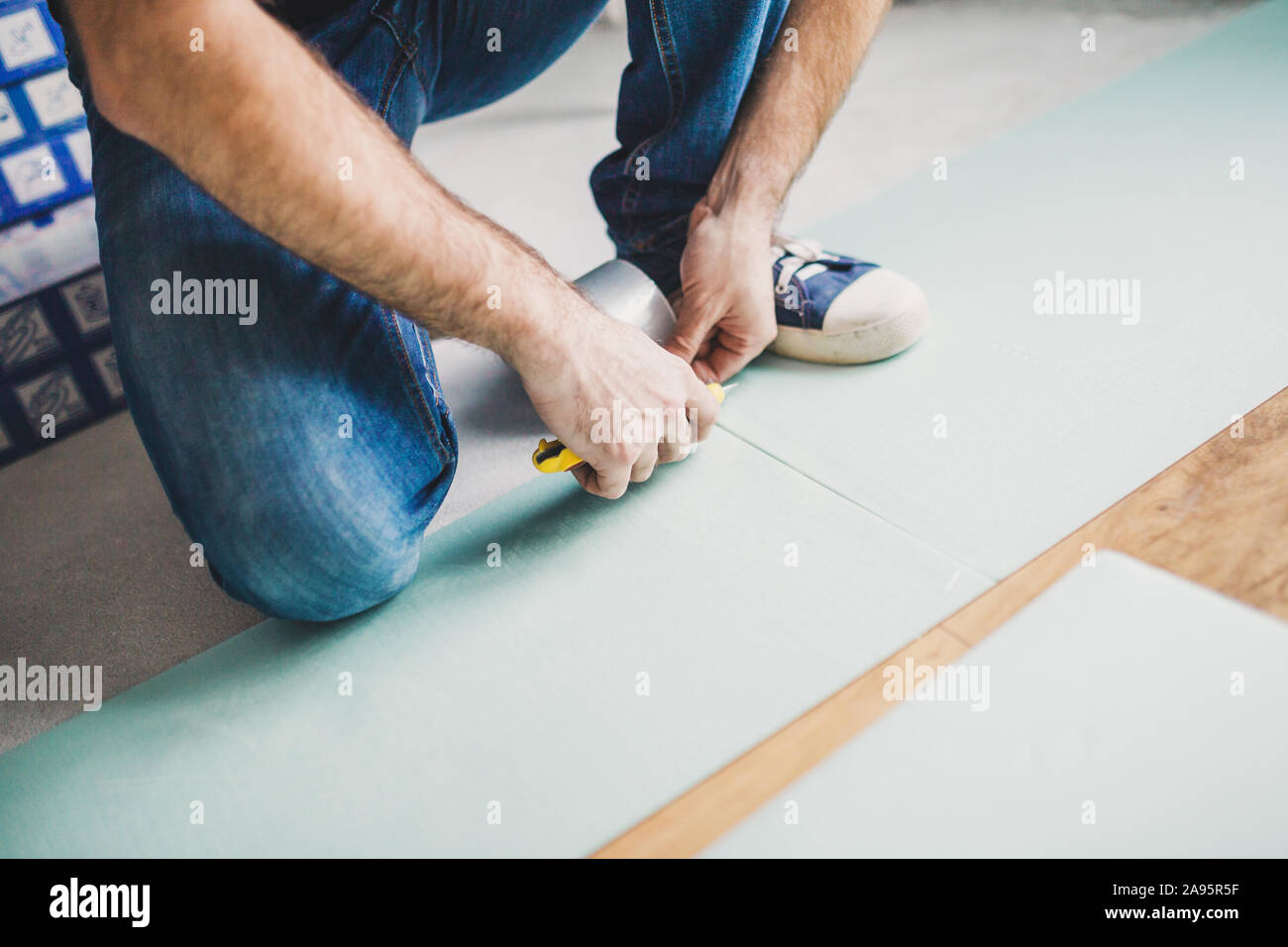 Master tapes sheets of polypropylene substrate for laminate - laying ...