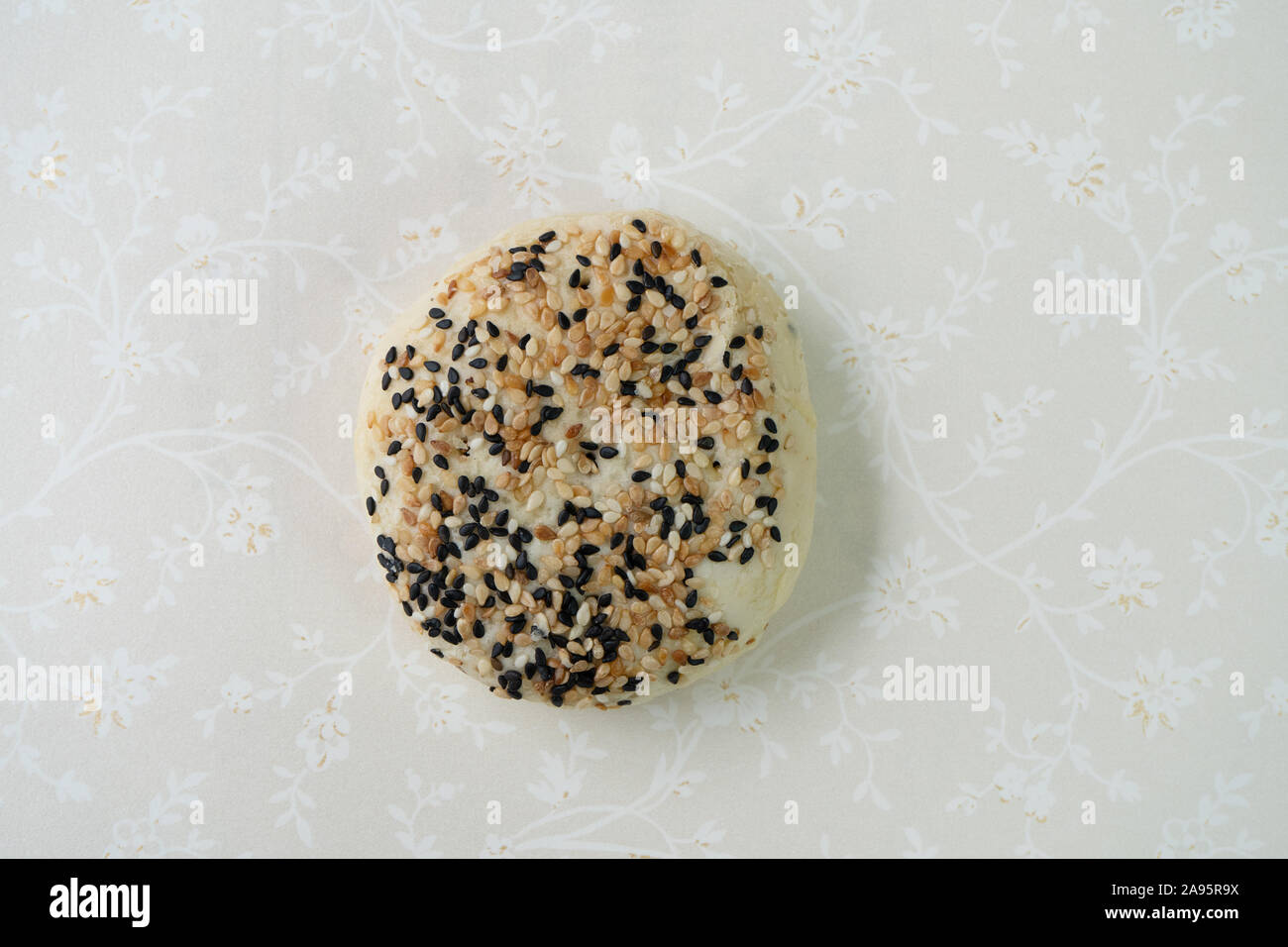 Chinese pastry traditional bread hi-res stock photography and images ...