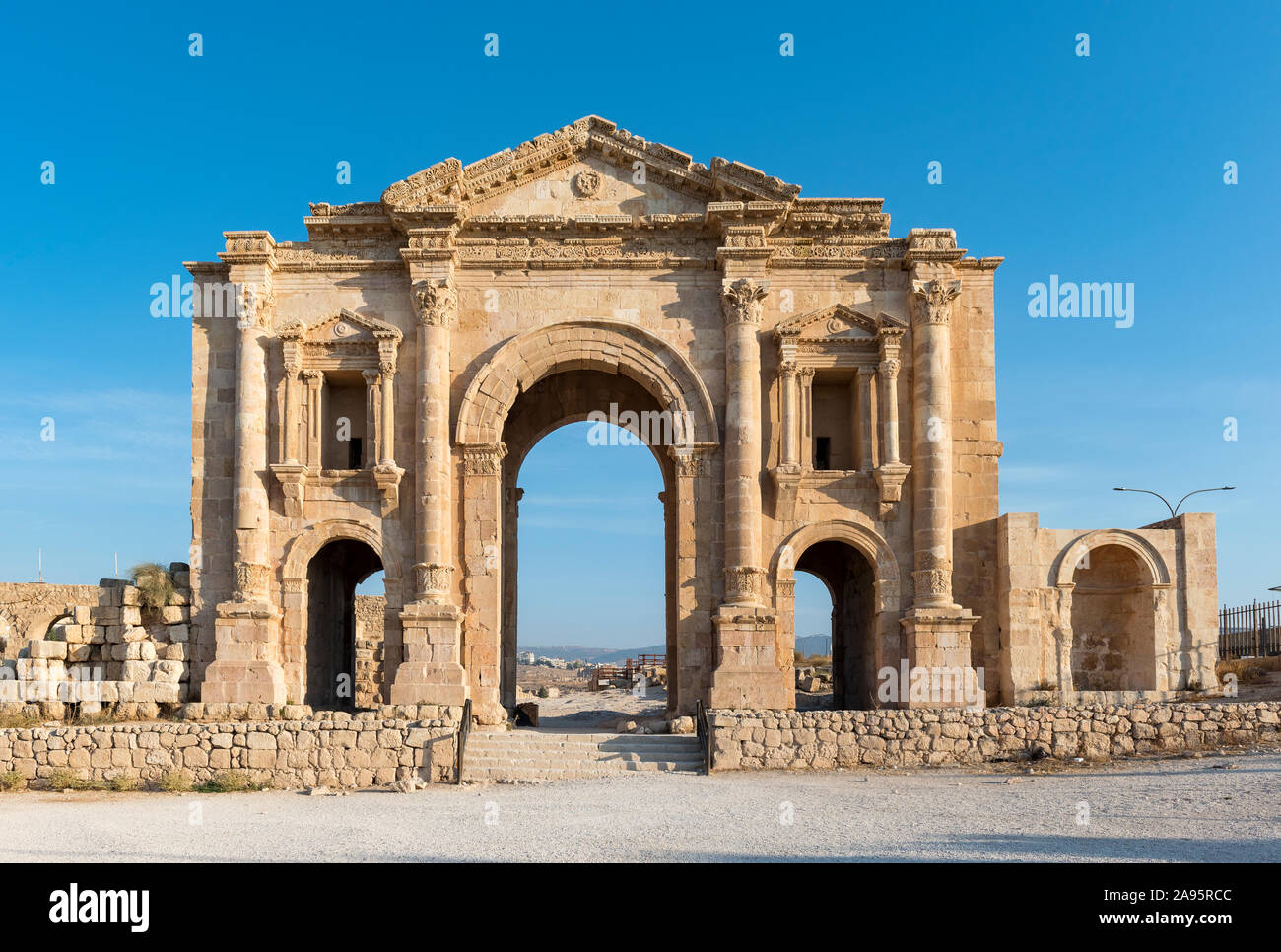 Arch of Hadrian, Jerash, Jordan Stock Photo - Alamy