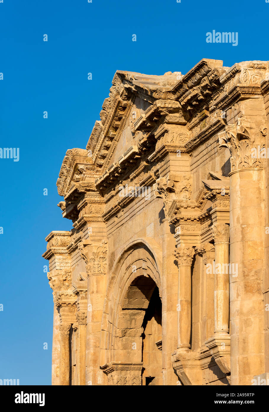 Arch of Hadrian, Jerash, Jordan Stock Photo - Alamy